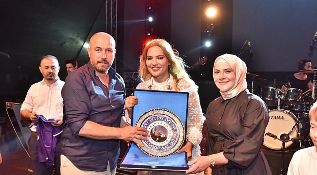 Tekkeköy’de Selçuk Balcı ve Demet Akalın rüzgarı esti - KÜLTÜR-SANAT ...